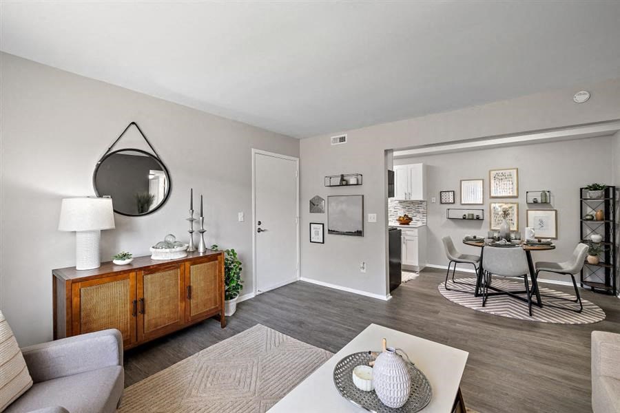 Residences At Grand Blanc Apartments - Grand Blanc, MI, 5800 Maplebrook ...