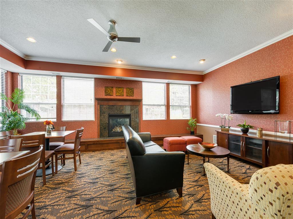 Mallard Ridge Apartments, 13301 Maple Knoll Way, Maple Grove, MN - RENTCafé