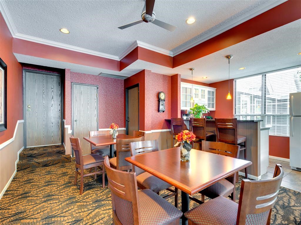 Mallard Ridge Apartments, 13301 Maple Knoll Way, Maple Grove, MN - RentCafe