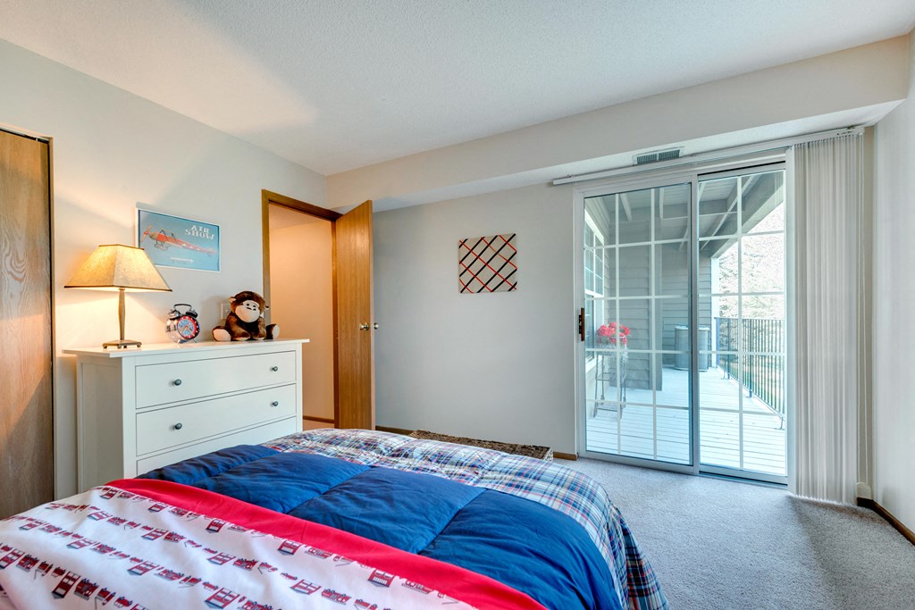 Mallard Ridge Apartments, 13301 Maple Knoll Way, Maple Grove, MN - RentCafe