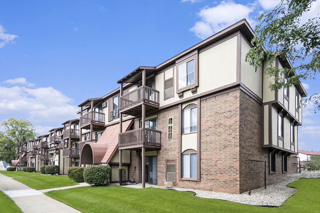 Apple Ridge Apartments, 306 Manzana Court NW, Walker, MI - RentCafe