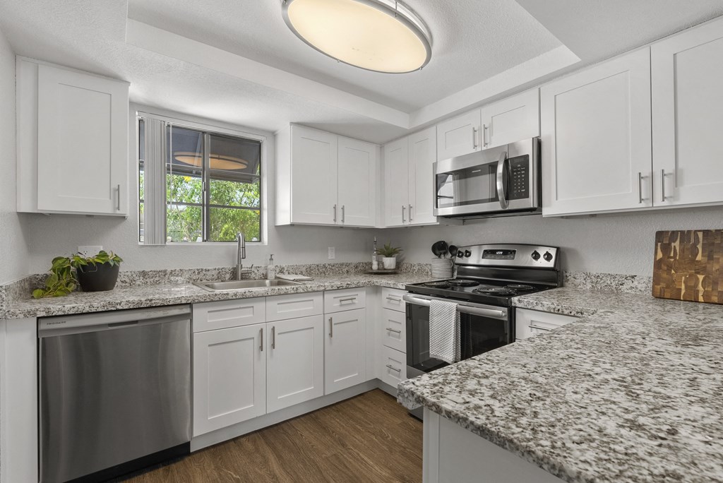 Vaseo Apartments, 16220 N. 7th St, Phoenix, AZ - RentCafe