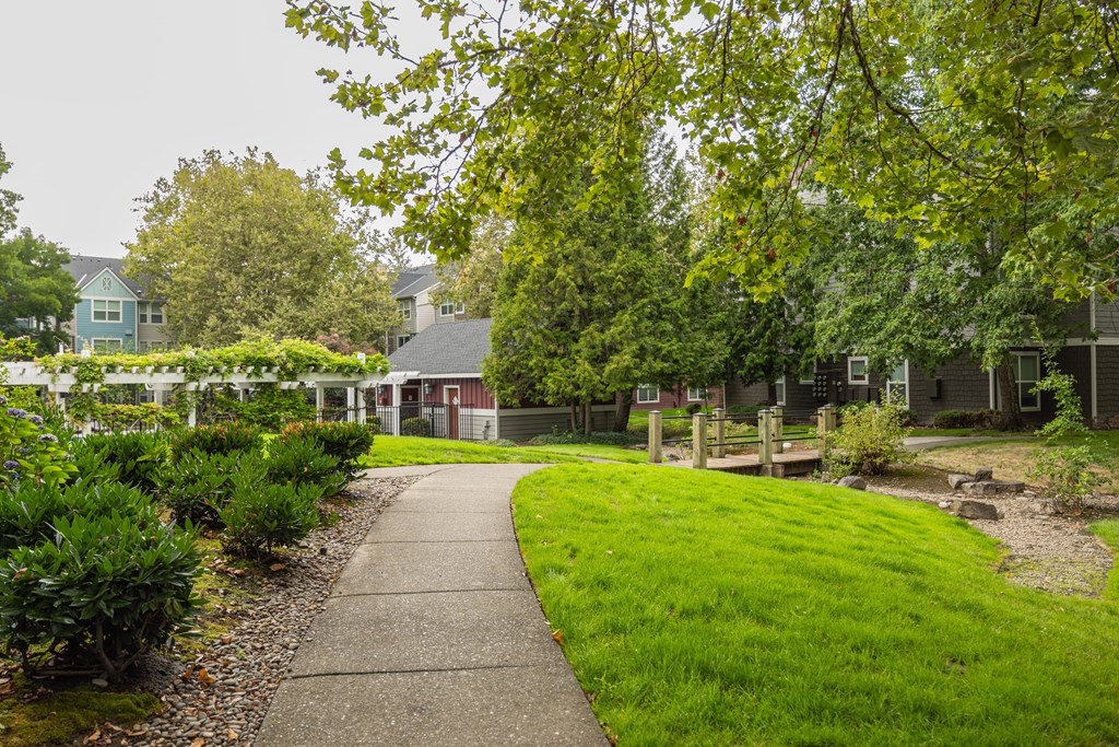 Commons At Verandas In Tanasbourne Apartments, 2501 NE Overlook Drive ...
