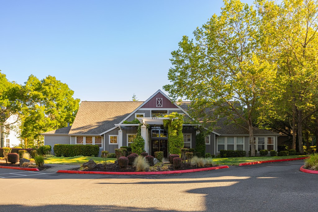 Commons At Verandas In Tanasbourne Apartments, 2501 NE Overlook Drive ...