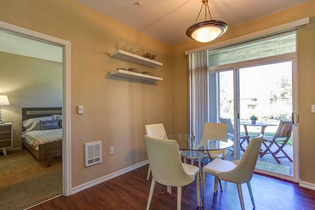 Commons At Verandas In Tanasbourne Apartments, 2501 NE Overlook Drive ...