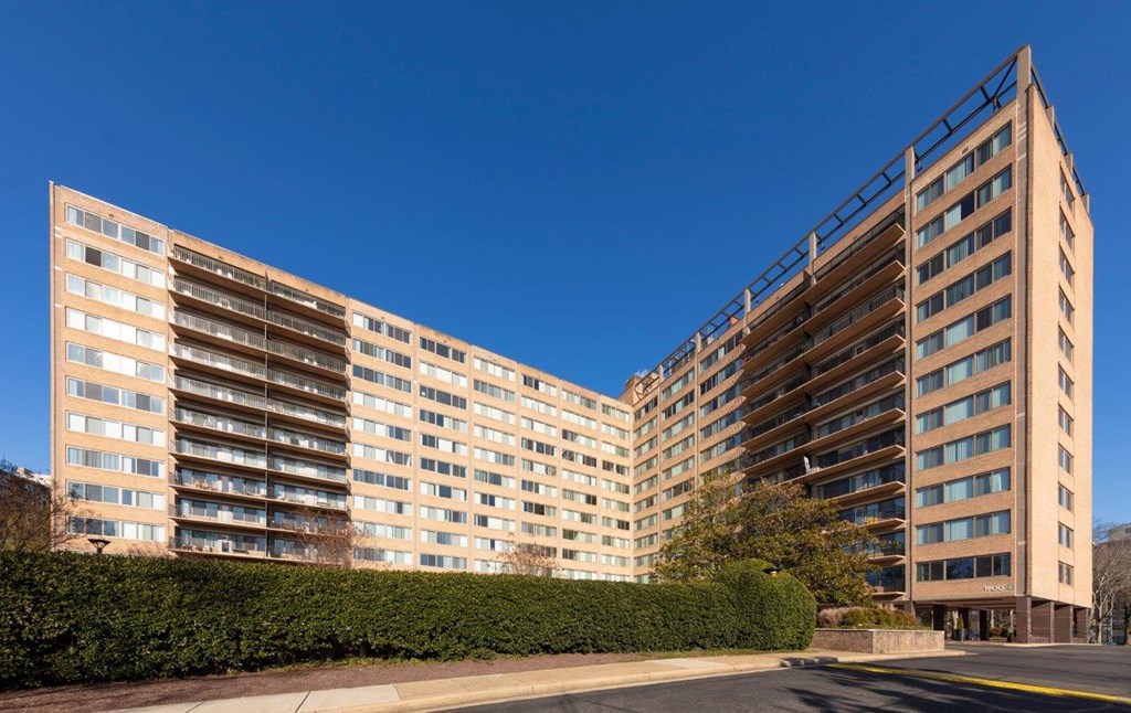 Crystal House Apartments, 1900 South Eads Street, Arlington, VA - RentCafe