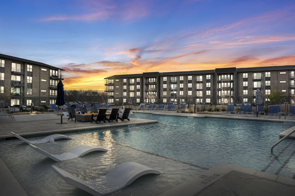 Axis Grand Crossing Apartments, 1661 S. Forum Drive, Grand Prairie, TX ...