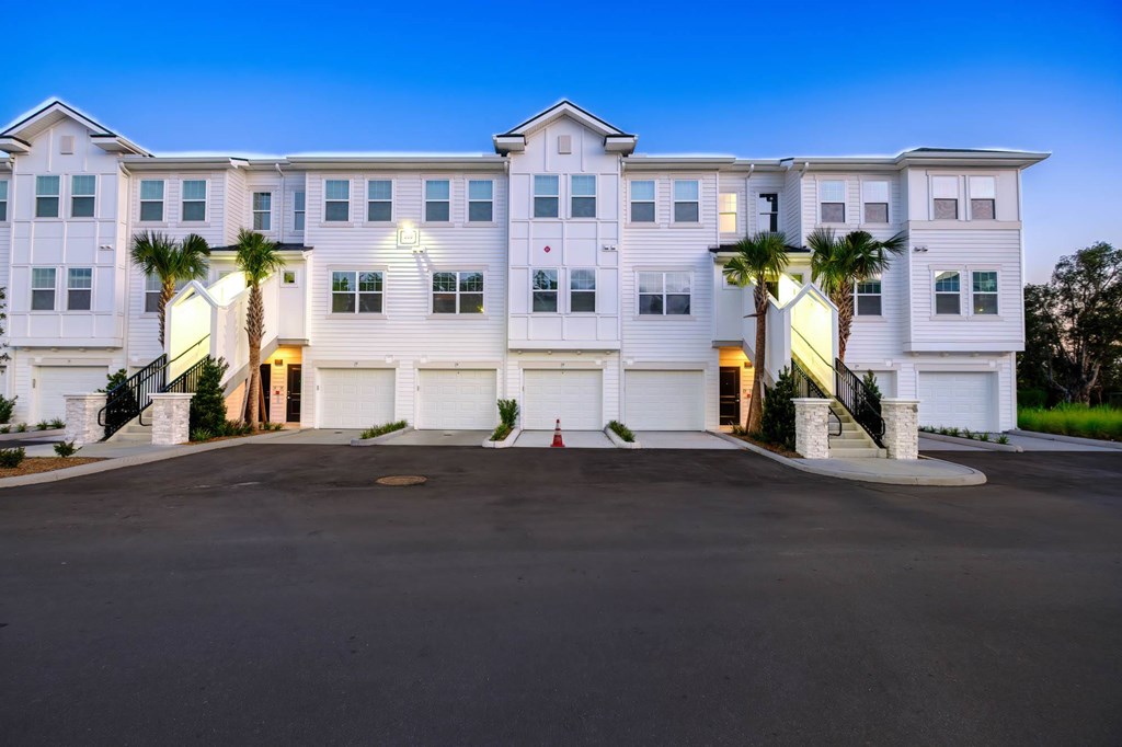 Altis Grand Twin Lakes Apartments, 201 Royal Tupper Terrace, Kissimmee ...