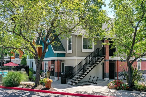 OAKSHADE COMMONS APARTMENTS, 2120 Cowell Blvd., Davis, CA - RentCafe