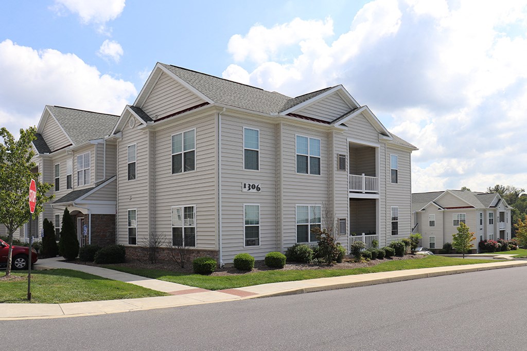 High Pointe Overlook Apartments, 1500 High Pointe Drive, Harrisburg, PA ...