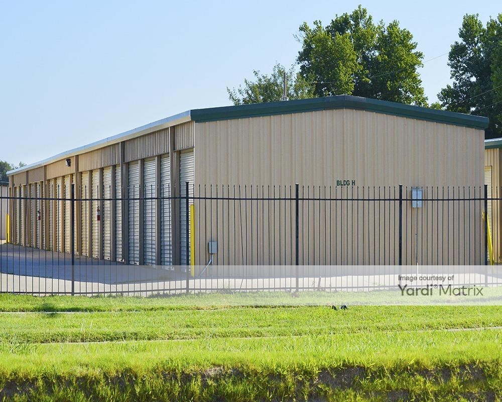 AAA Storage - 530 East MacArthur, Wichita – RentCafe