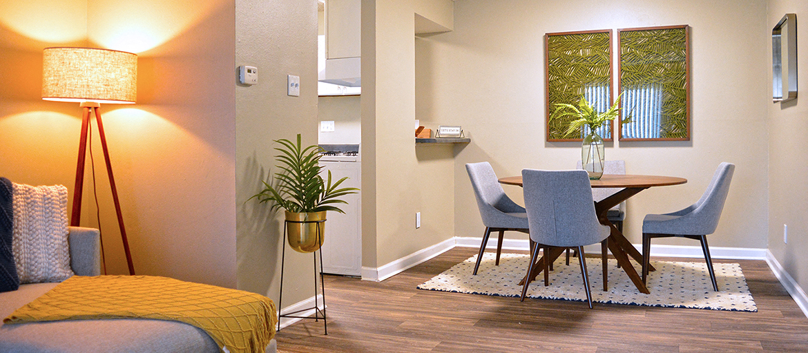 Crossing at Northpointe Apartments | Apartments in Florissant, MO