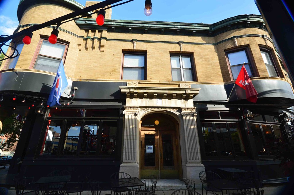 3365-3369 N Clark St Rentals - Chicago, IL - RentCafe