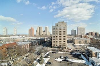 Ivy At Carlson Apartments, 1401 E Hyde Park Blvd, Chicago, IL - RentCafe