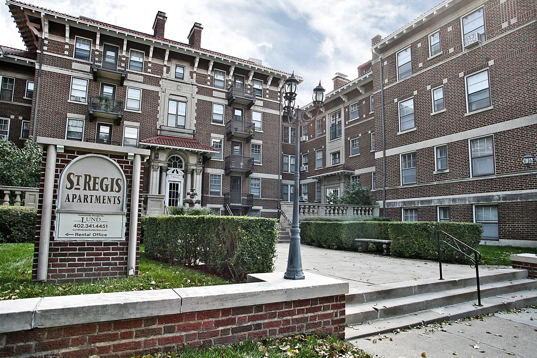 St. Regis | Apartments in Omaha, NE