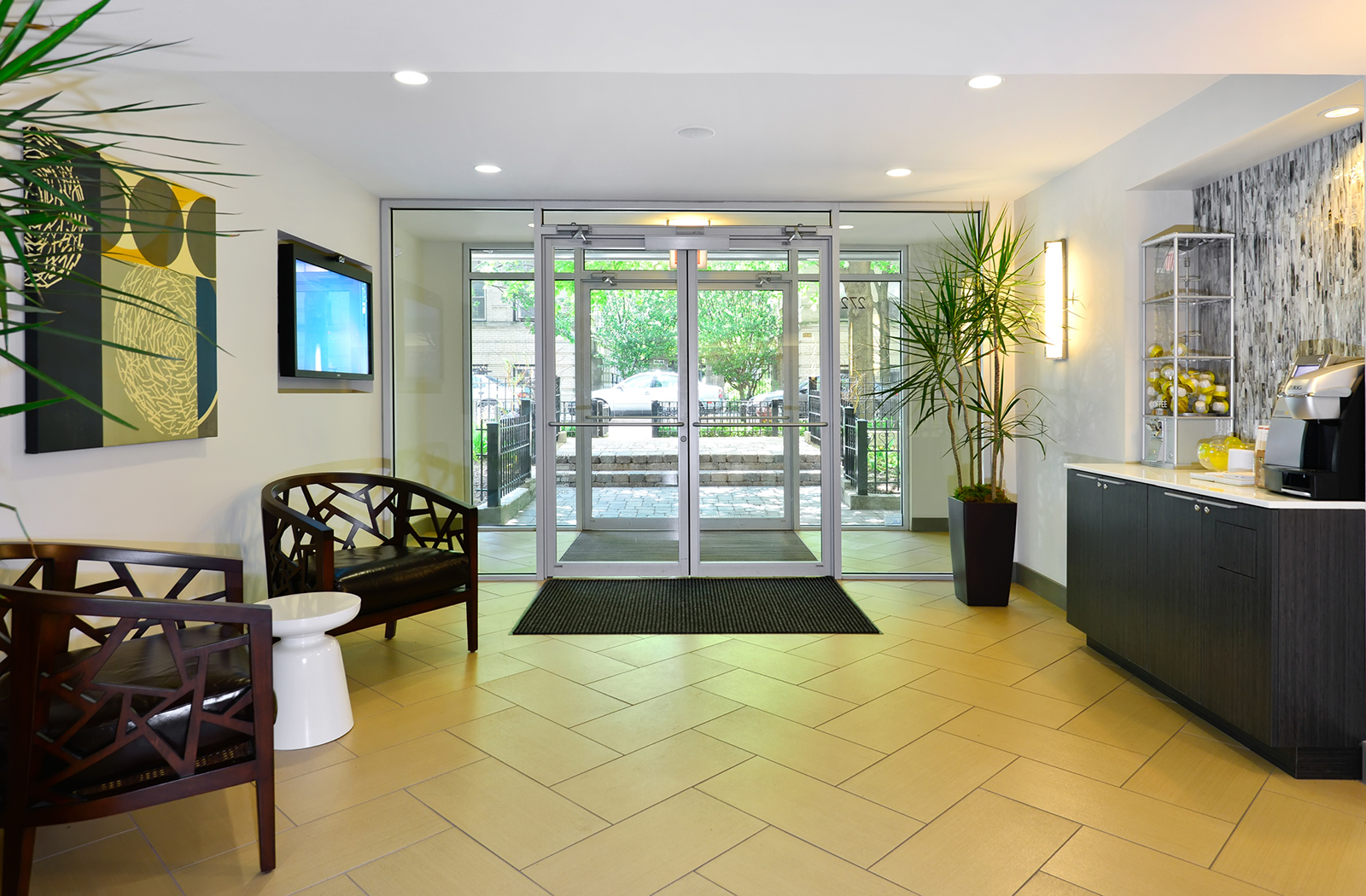 Reside at 2727 | Apartments in Chicago, IL