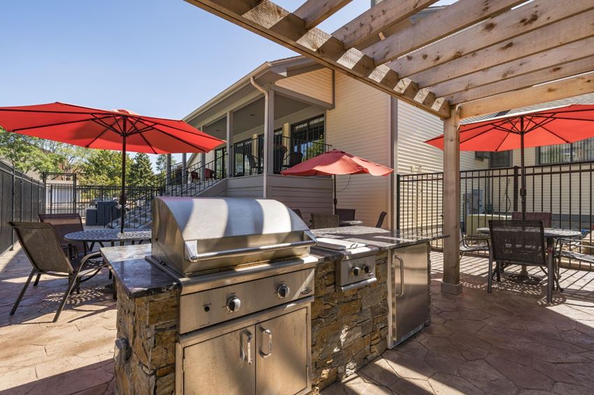 Clover Ridge East Apartments, 1445 E Evergreen Dr, Palatine, IL - RentCafe