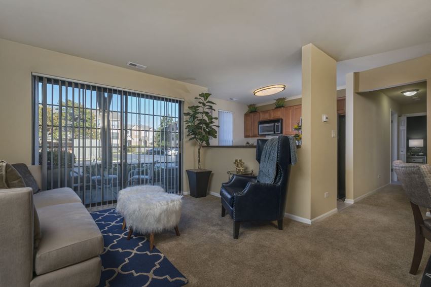 Clover Ridge East Apartments, 1445 E Evergreen Dr, Palatine, IL - RENTCafé