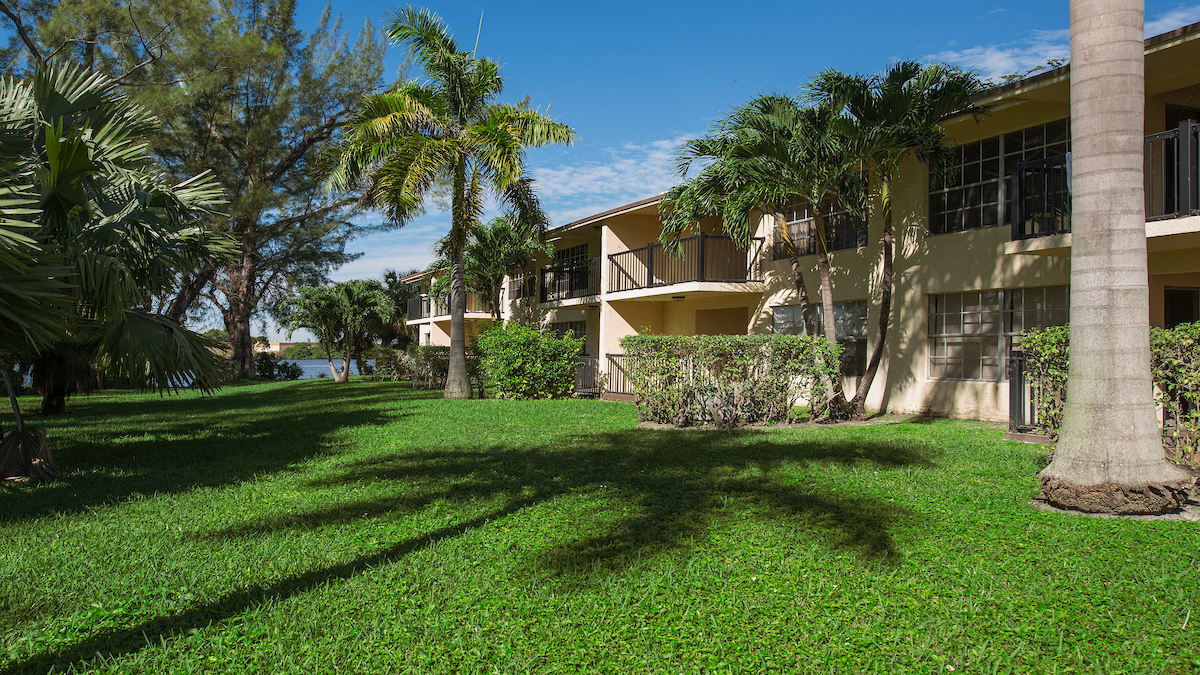 Crystal Pines | Apartments in Deerfield Beach, FL