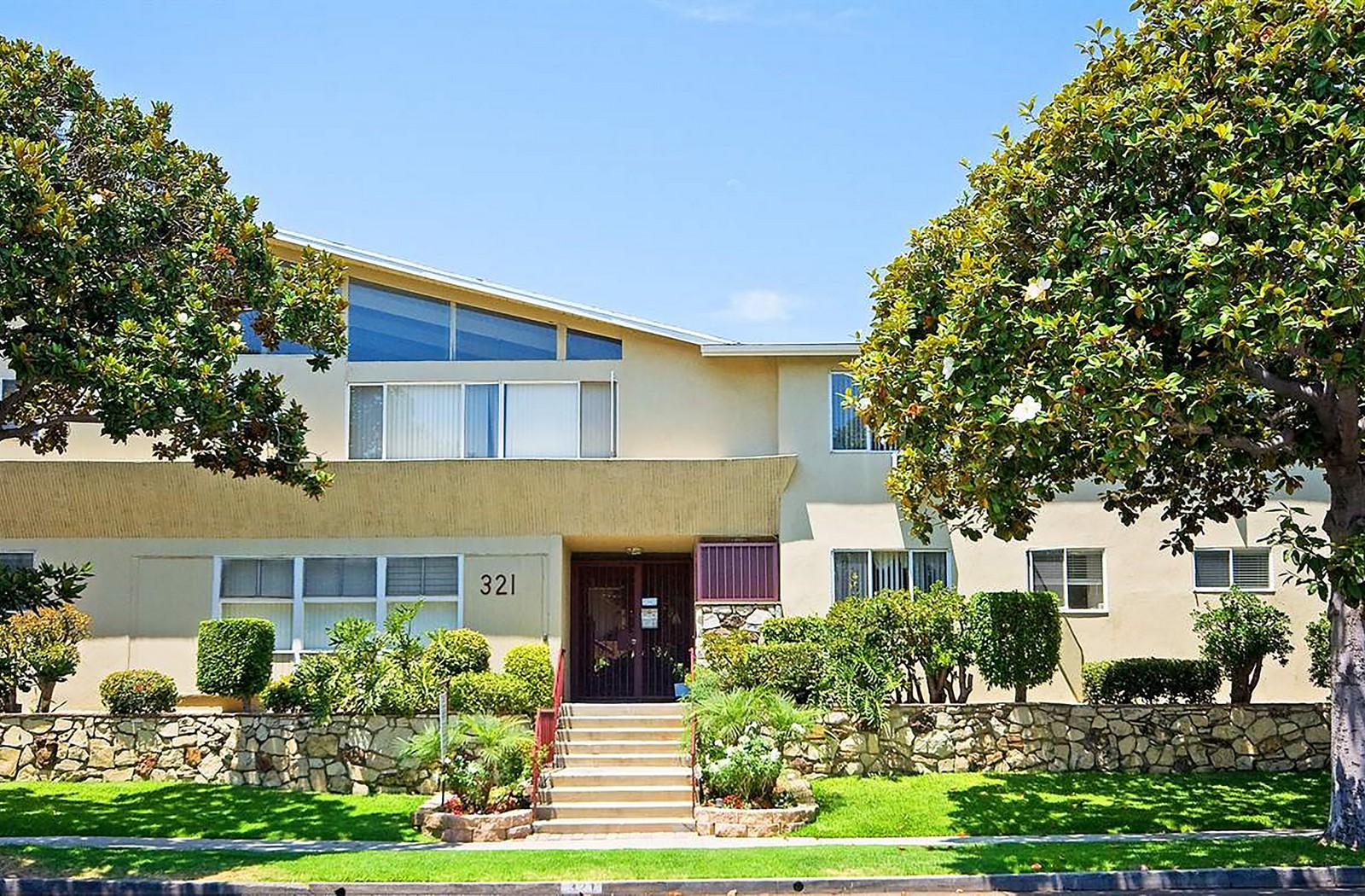 Doheny Drive | Apartments in Beverly Hills, CA