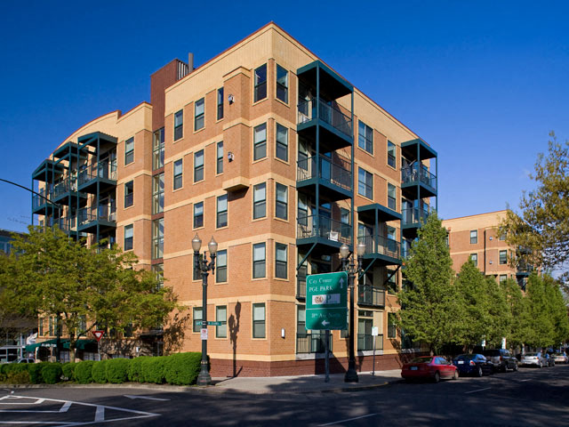 Collins Circle | Apartments in Portland, OR