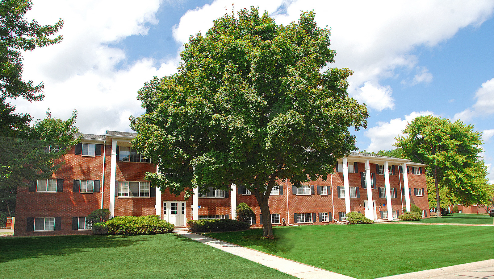 The Gables Of Troy Apartments, 500 Coachman Dr., Troy, MI - RentCafe