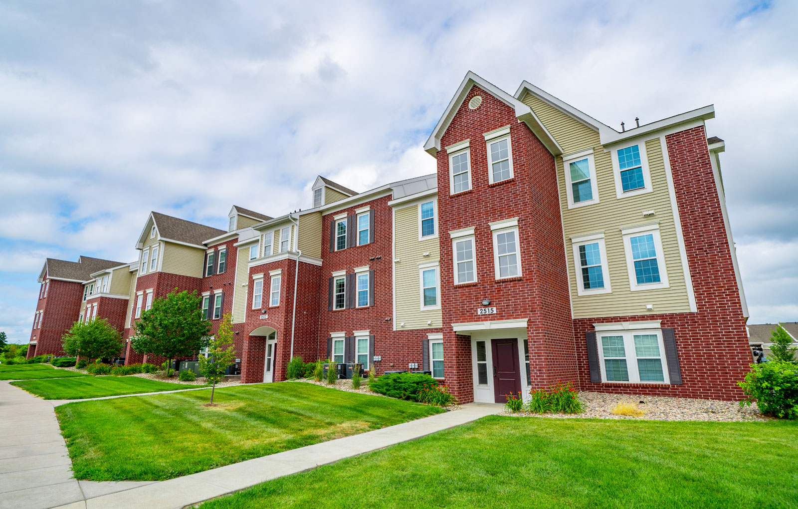 Elkhorn Townhomes for Rent | Lynbrook Apartment Homes and Townhomes